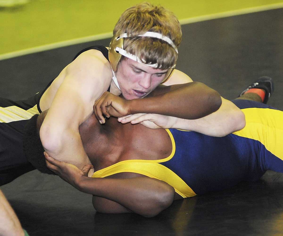Register, May twins help lead wrestling team to two wins | Moultrie ...