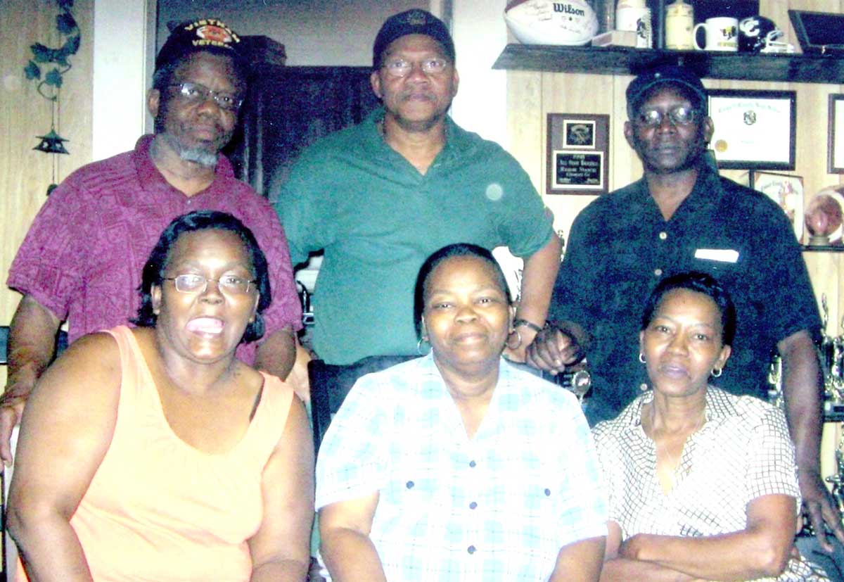 A gathering of the Lee family | Moultrie Observer